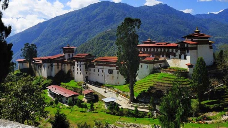 Explore the Majestic Dzongs of Bhutan: Architectural Wonders and ...